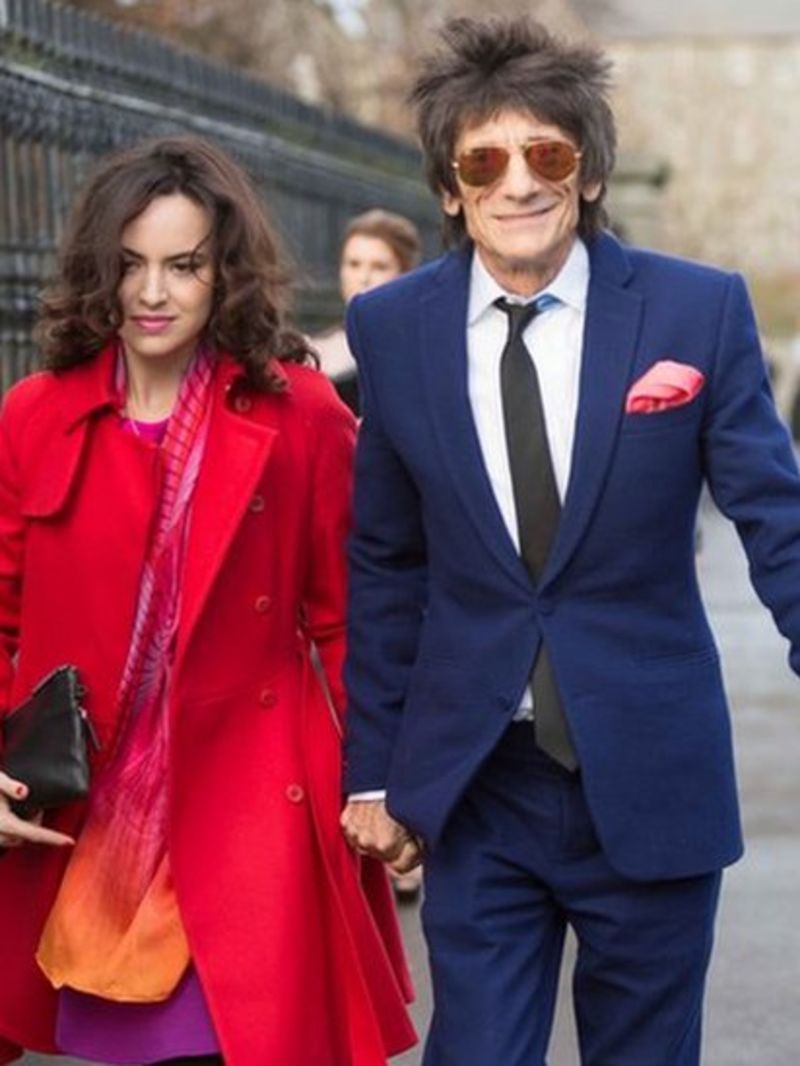 In pictures: Stereophonics' Kelly Jones marries in Ireland - BBC News