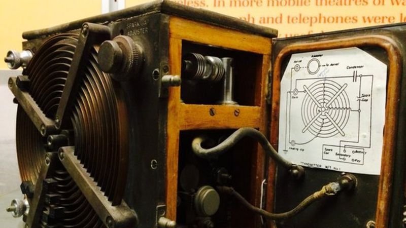 World War One: How radio crackled into life in conflict - BBC News
