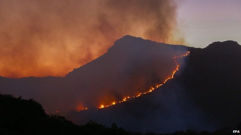 South African firefighters battle blaze on Cape Town mountains - BBC News
