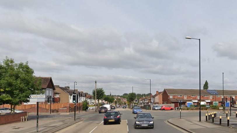 Attempted murder arrests after Coventry hammer attack on boy - BBC News