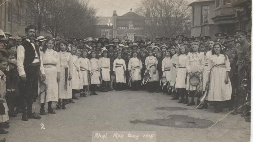 Traddodiadau Calan Mai y Cymry - BBC Cymru Fyw