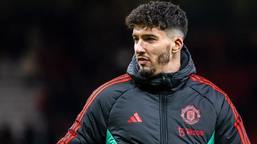 Manchester United: Is Bayindir ready for his debut at Newport? - BBC Sport