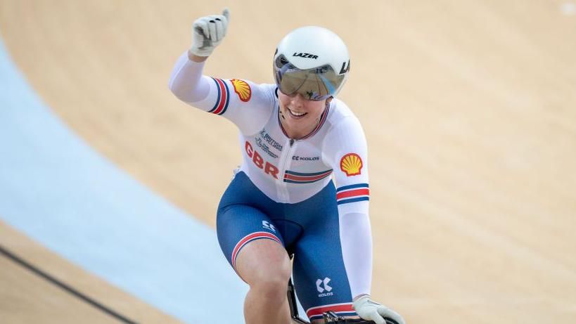 Olympic Games 2024: Emma Finucane carries weight of expectation - BBC Sport