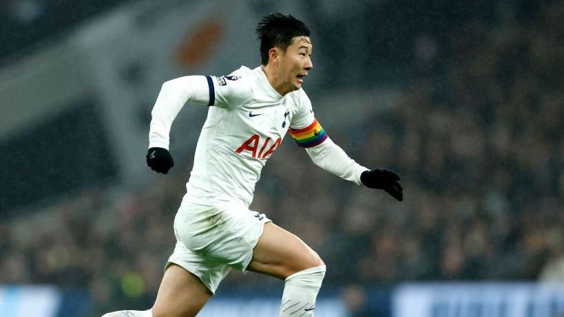 Tottenham: Son wins Best Footballer in Asia award - BBC Sport