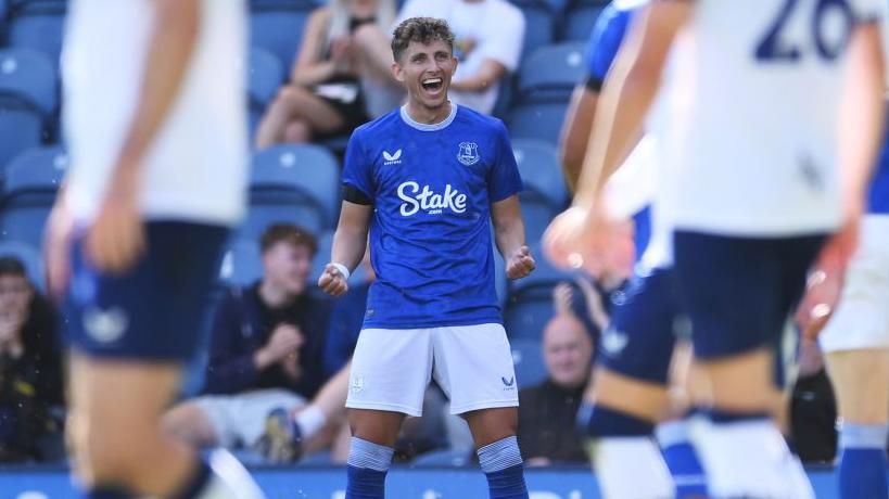 Everton news: Lindstrom aims to 'show world his level' at Goodison ...