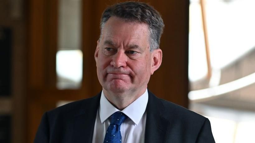 Murdo Fraser announces bid for Scottish Tory leadership - BBC News