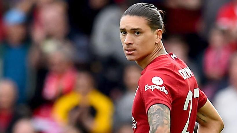 Liverpool: K﻿lopp defends 'still adapting' Nunez - BBC Sport