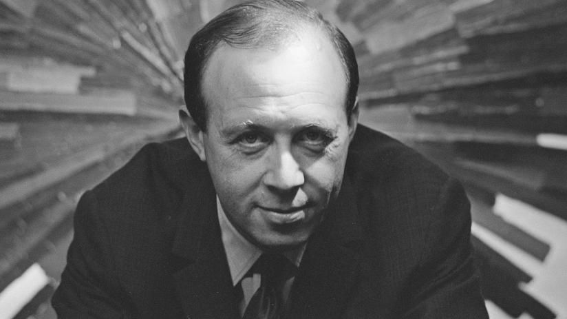 Centenary exhibition celebrates Modernist designer Bernat Klein - BBC News