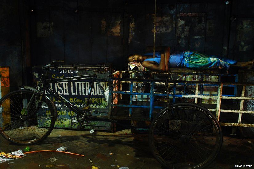 In pictures: India's street sleepers - BBC News