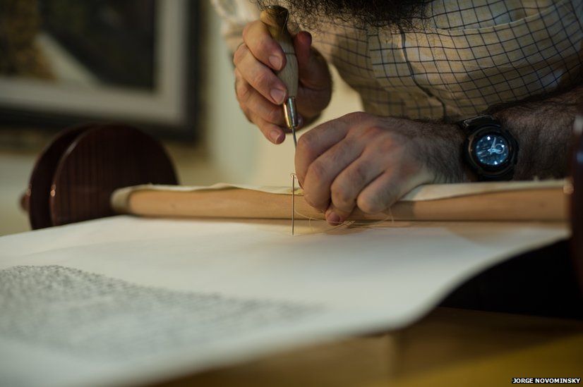 In pictures: Writing a Torah scroll - BBC News