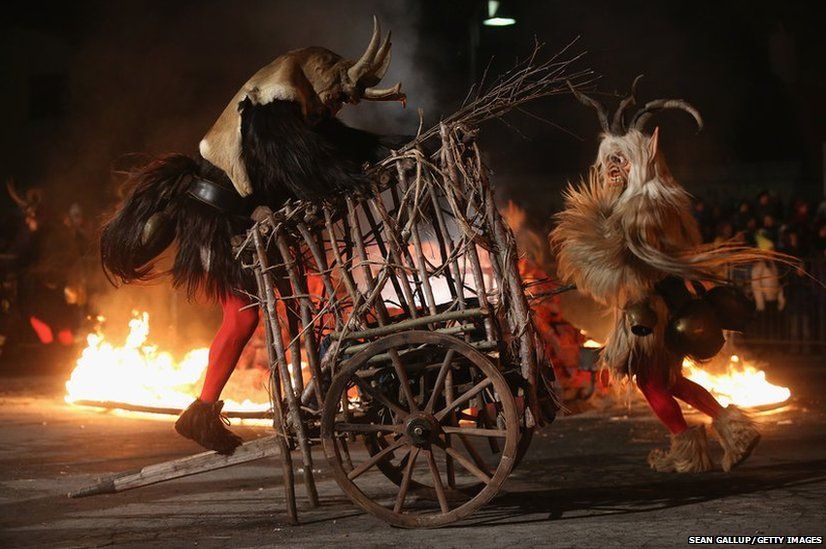 Day in pictures: 2 December 2013 - BBC News
