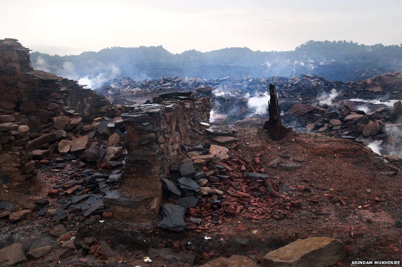 In pictures: India coal fires - BBC News