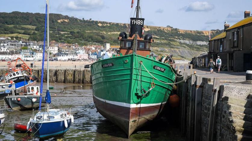 Great Yarmouth boat Lydia Eva features in new Wonka film - BBC News