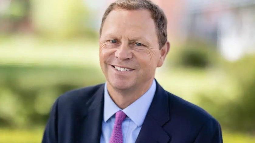 Epsom College appoints Mark Lascelles as new headteacher - BBC News