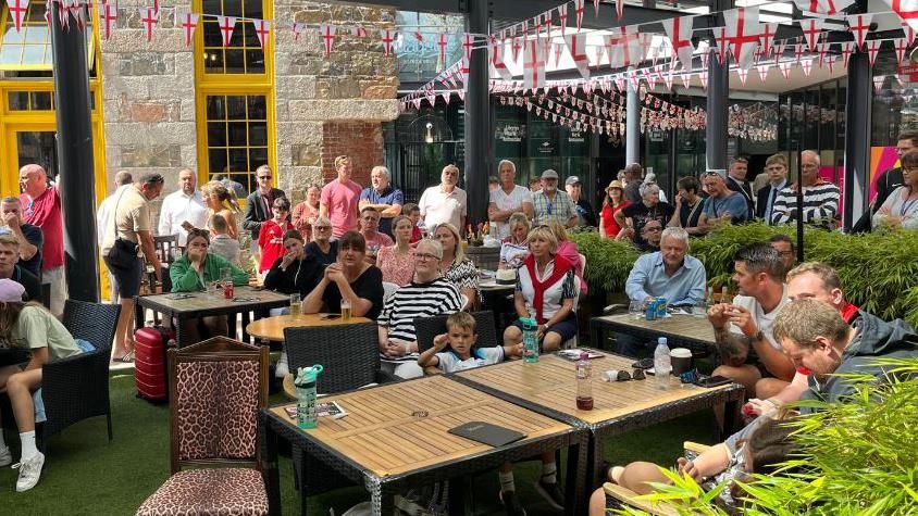 Women's World Cup final: Jersey fan zone can hold 600 people - BBC News
