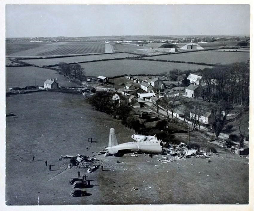 70 mlynedd ers trychineb awyren Llandŵ - BBC Cymru Fyw