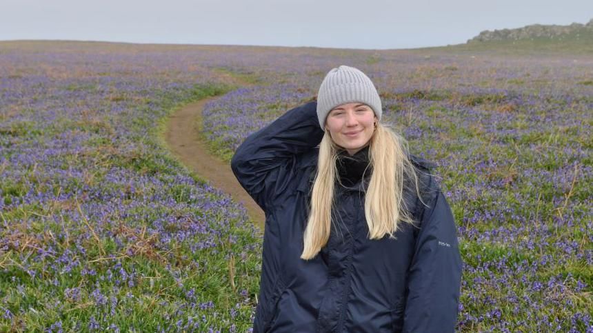 Ukraine: Edinburgh project supports young Ukrainian writers - BBC News