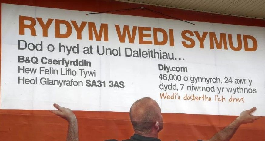 Pictures: Sign spelling and translation errors around Wales - BBC News