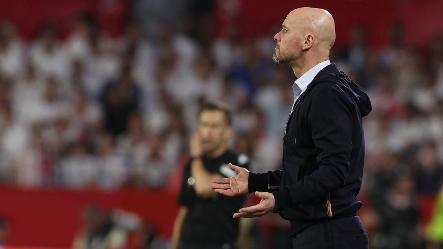 Man Utd: Erik ten Hag says Manchester United 'let fans down' - BBC Sport