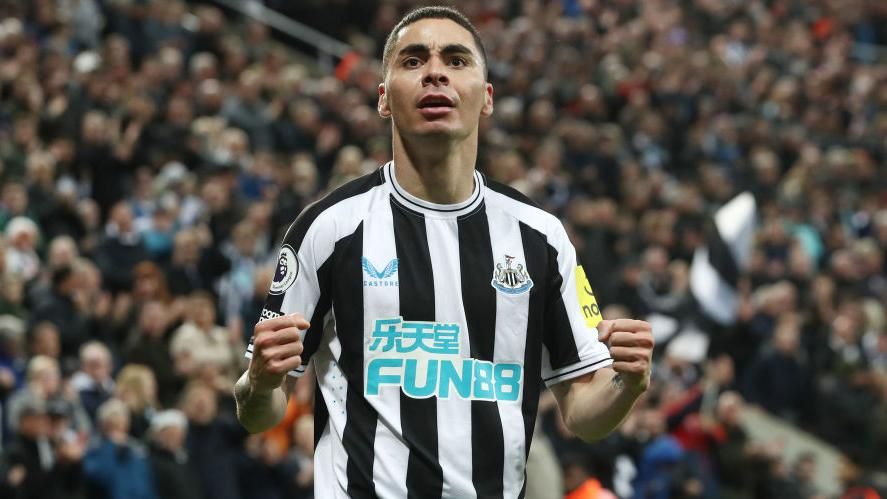 Newcastle: Howe wants Almiron to just 'enjoy' his game - BBC Sport