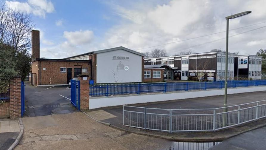 Shepperton: Primary school worker in court over fraud charge - BBC News