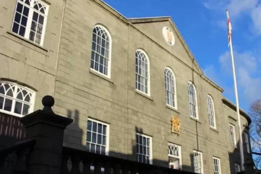 Coastal defences could be improved at the Bridge in Guernsey - BBC News