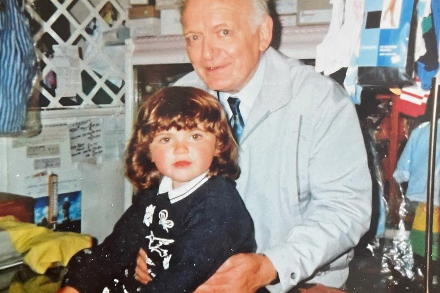 Ateb y Galw: Y gantores Ffion Emyr - BBC Cymru Fyw