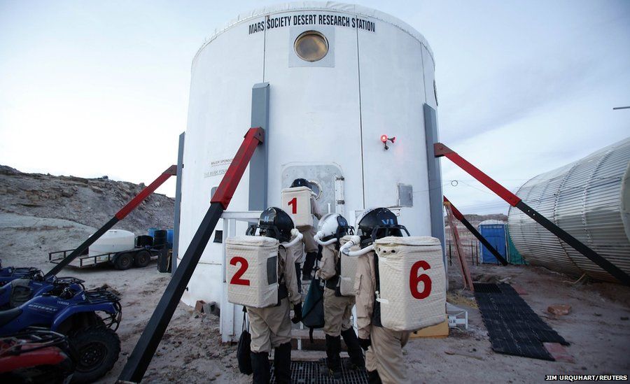 In pictures: Pretending to live on Mars - BBC News