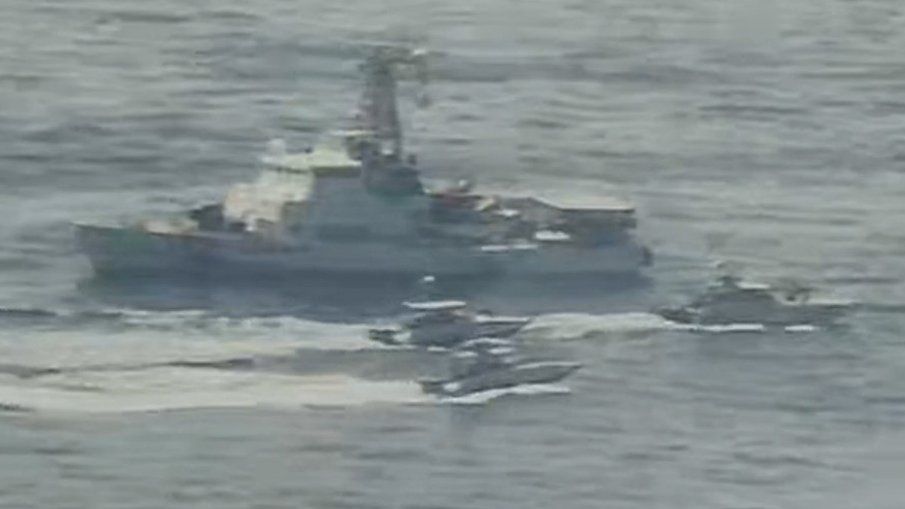 US warship seizes huge weapons shipment in Arabian Sea - BBC News