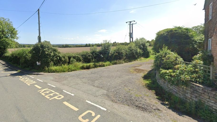 Limits on Worcester city centre 'chuggers' to continue - BBC News