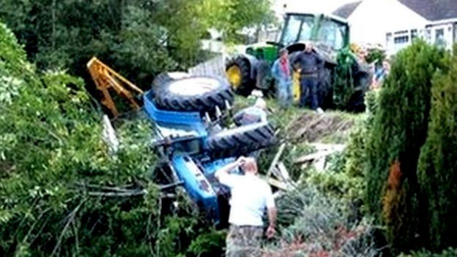Runaway tractor crashes into garden - CBBC Newsround