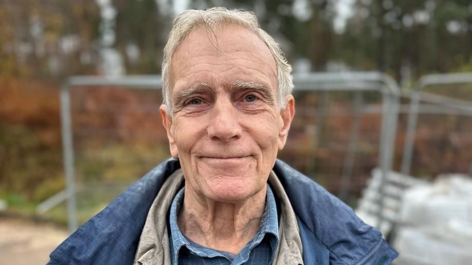 Bunchrew level crossing delays and confusion continue - BBC News