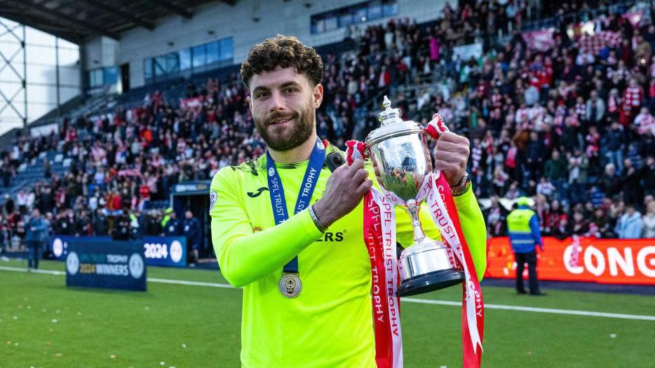 St Johnstone sign keeper Josh Rae on two-year deal - BBC Sport