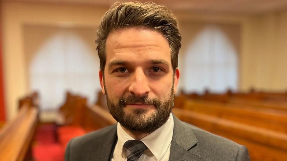 Inverness woman says scammers targeted father's funeral - BBC News