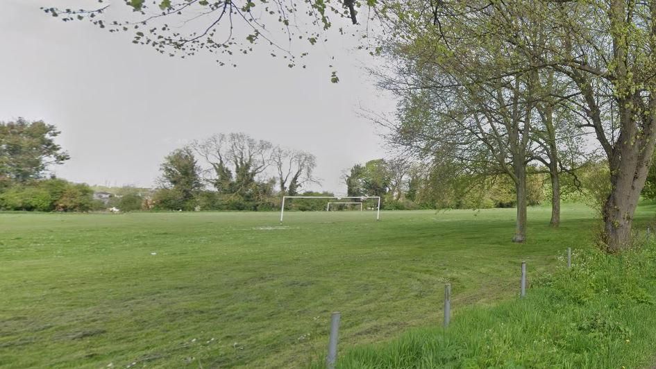 Chatham: Police search for man after alleged rape in park - BBC News