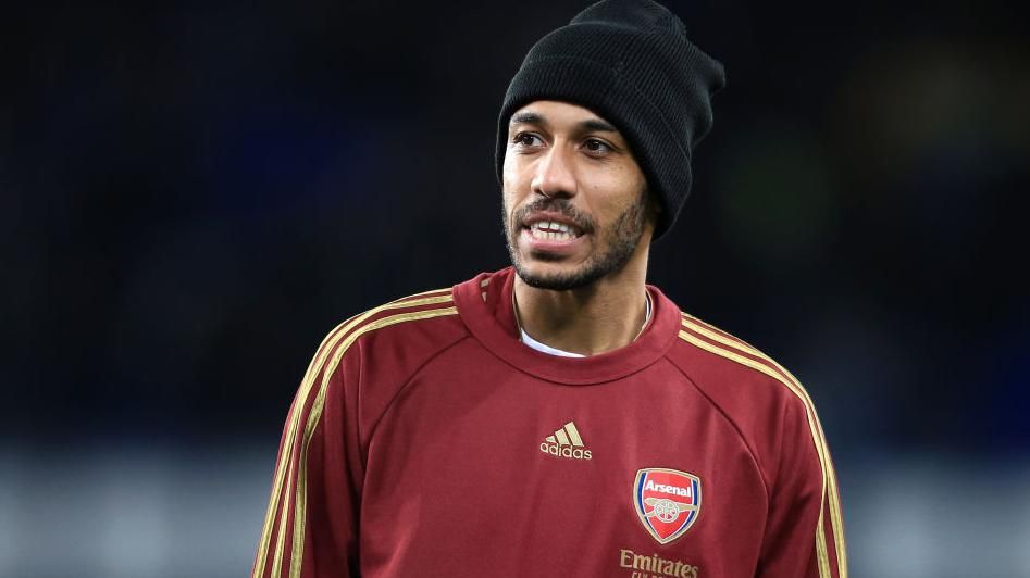 Arsenal: Aubameyang in London undergoing examinations - BBC Sport