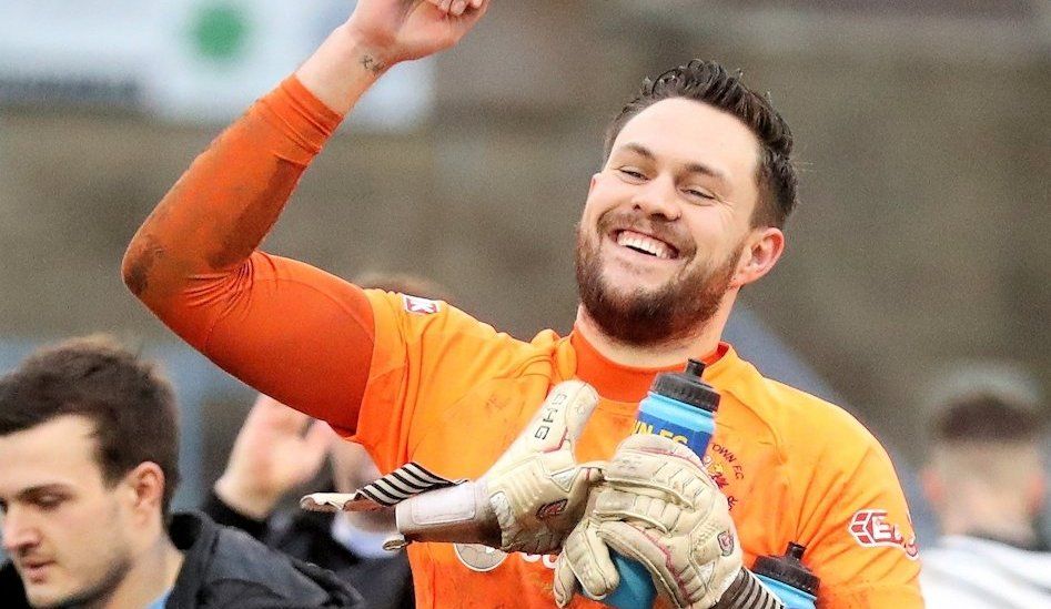 Thousands raised for Slough goalkeeper with broken neck - BBC News