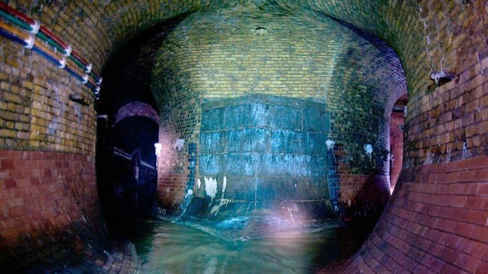 Museum of London plans for see-through rail tunnel - BBC News