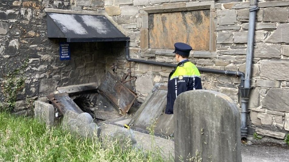 St Michan's: Mummified remains destroyed in Dublin crypt fire - BBC News
