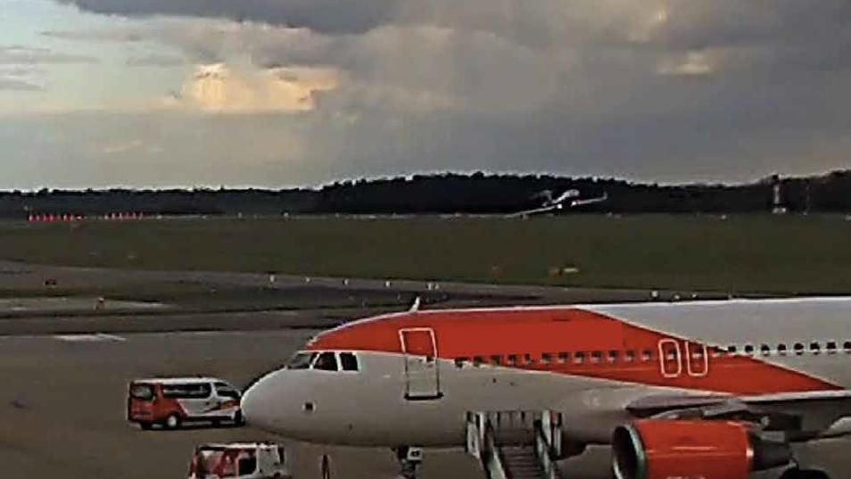 Private jet wing damage is known landing risk - accident report - BBC News