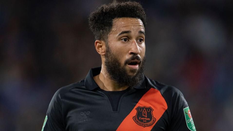 Andros Townsend: Luton Town sign winger on short-term contract - BBC Sport