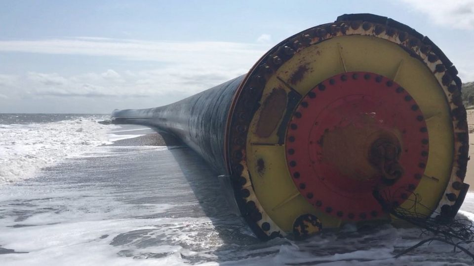 Giant pipes measuring 200 meters in length and 3 meters in diameter ...