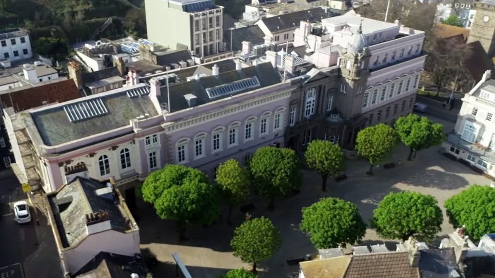 Jersey Chief Minister sits in the BBC hot seat - BBC News