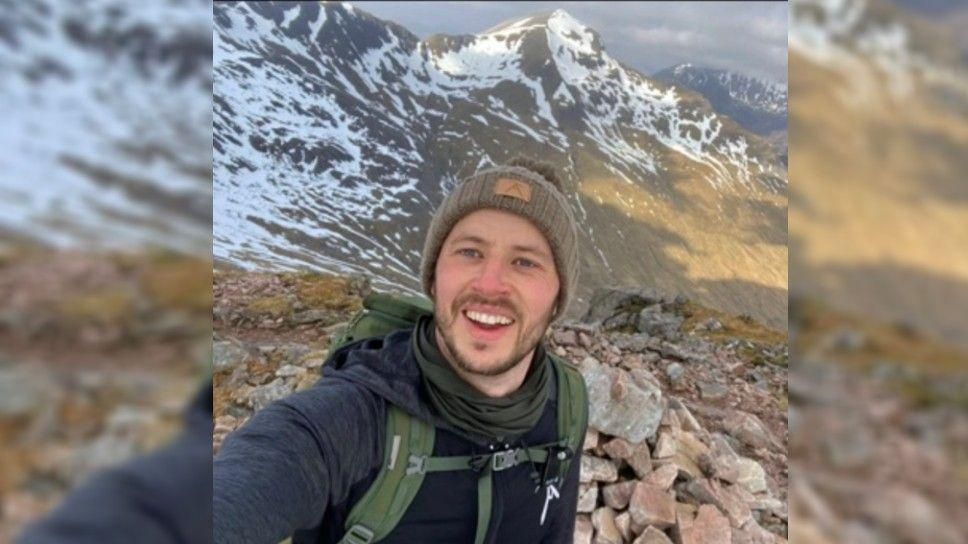 Newcastle man's Christmas Day hikes aim to fight loneliness - BBC News