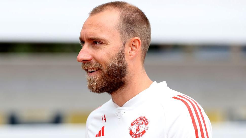 Manchester United: Eriksen backs Hojlund for success - BBC Sport