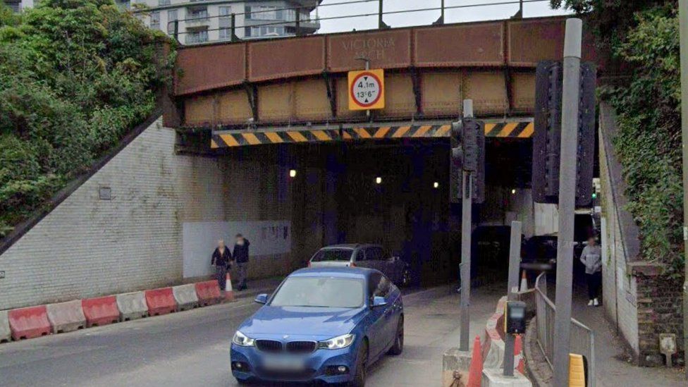Woking Borough Council cancels bridge widening project - BBC News