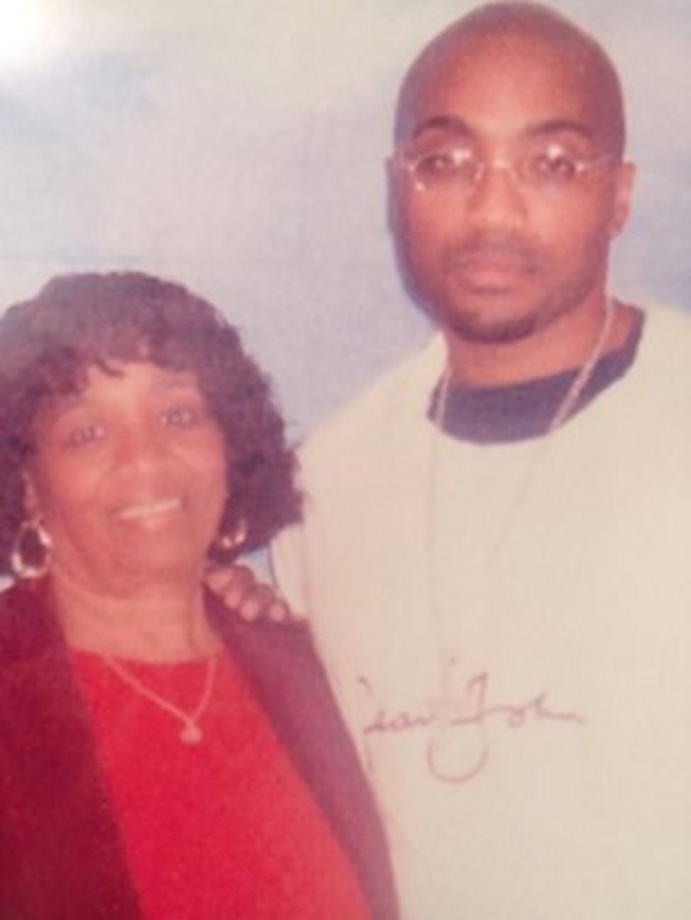 TV reporter spends retirement investigating brutal murder - BBC News