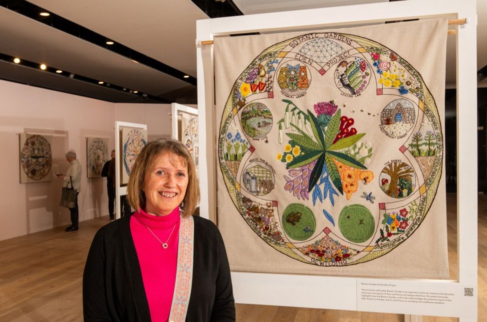 Dundee Tapestry: Stitchers' labour of love to city unveiled - BBC News