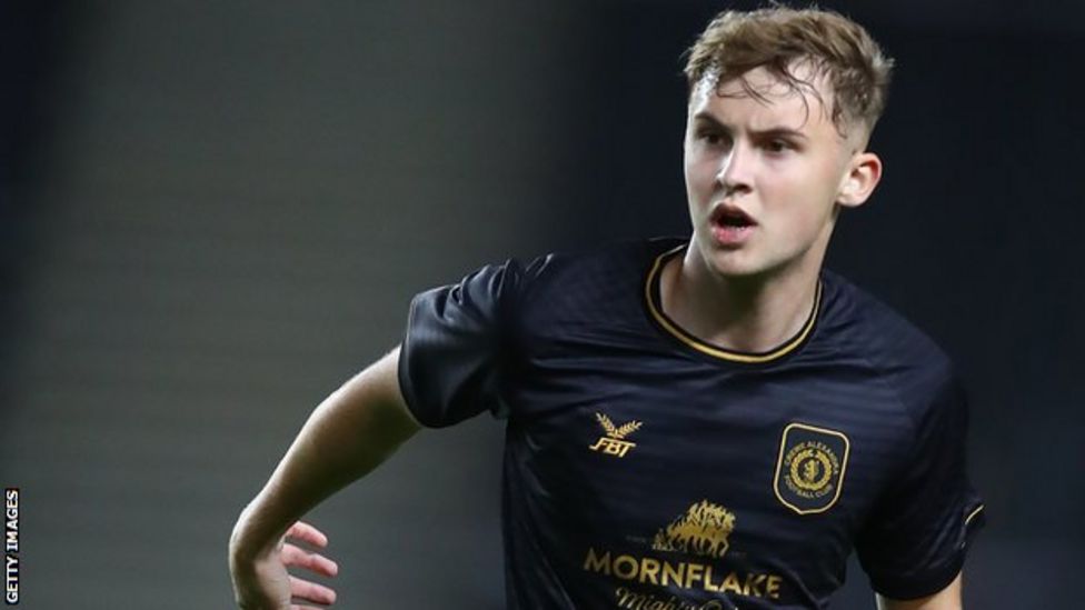 Connor O'Riordan: Crewe Alexandra defender signs first professional ...