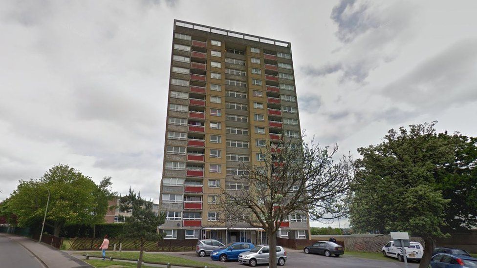 No timetable for Oxford's Evenlode Tower cladding removal - BBC News